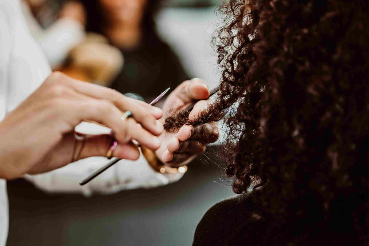 How to Cut Curly Hair with Scissors - Step by Step Guide – Leaf Scissors